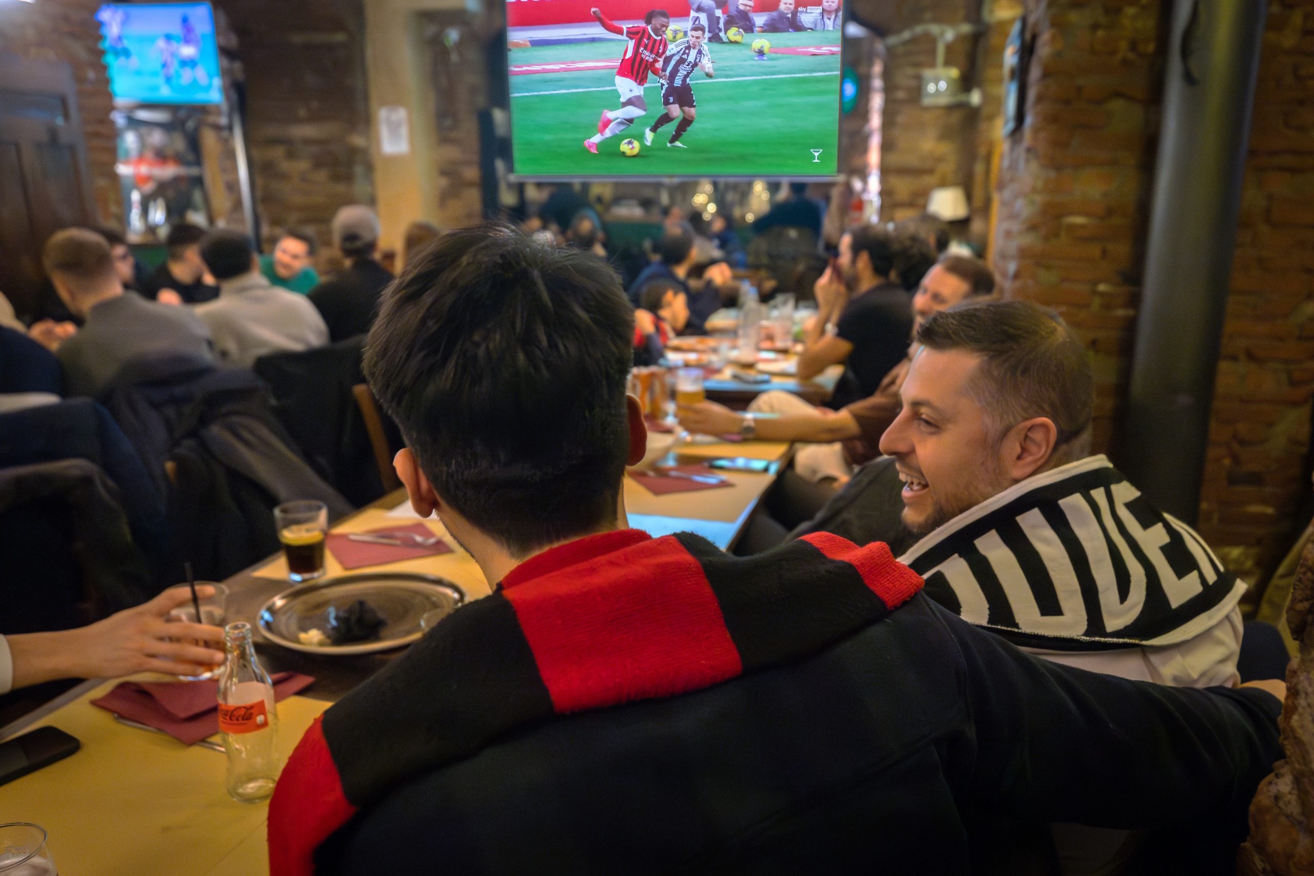 Trova il locale perfetto per lo sport live con Sky Business e TheFork: calcio, Formula 1 e altro ...