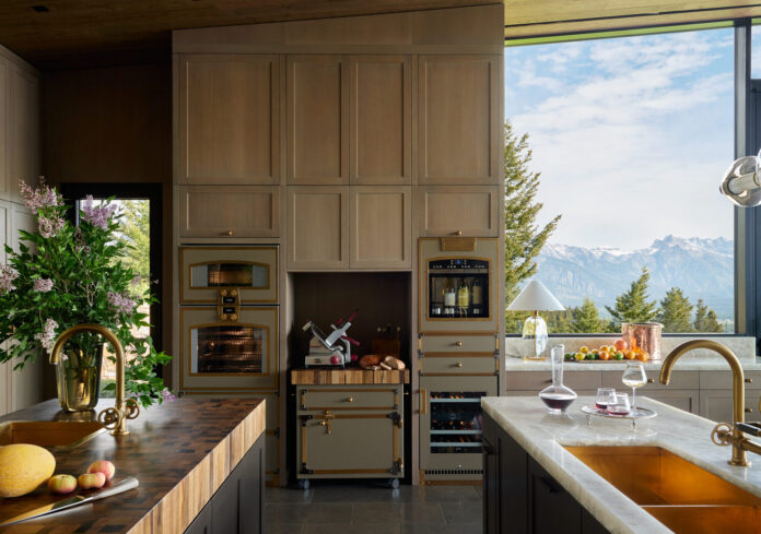 Una casa a Jackson tra riflessi e sfumature naturali | Ambiente Cucina