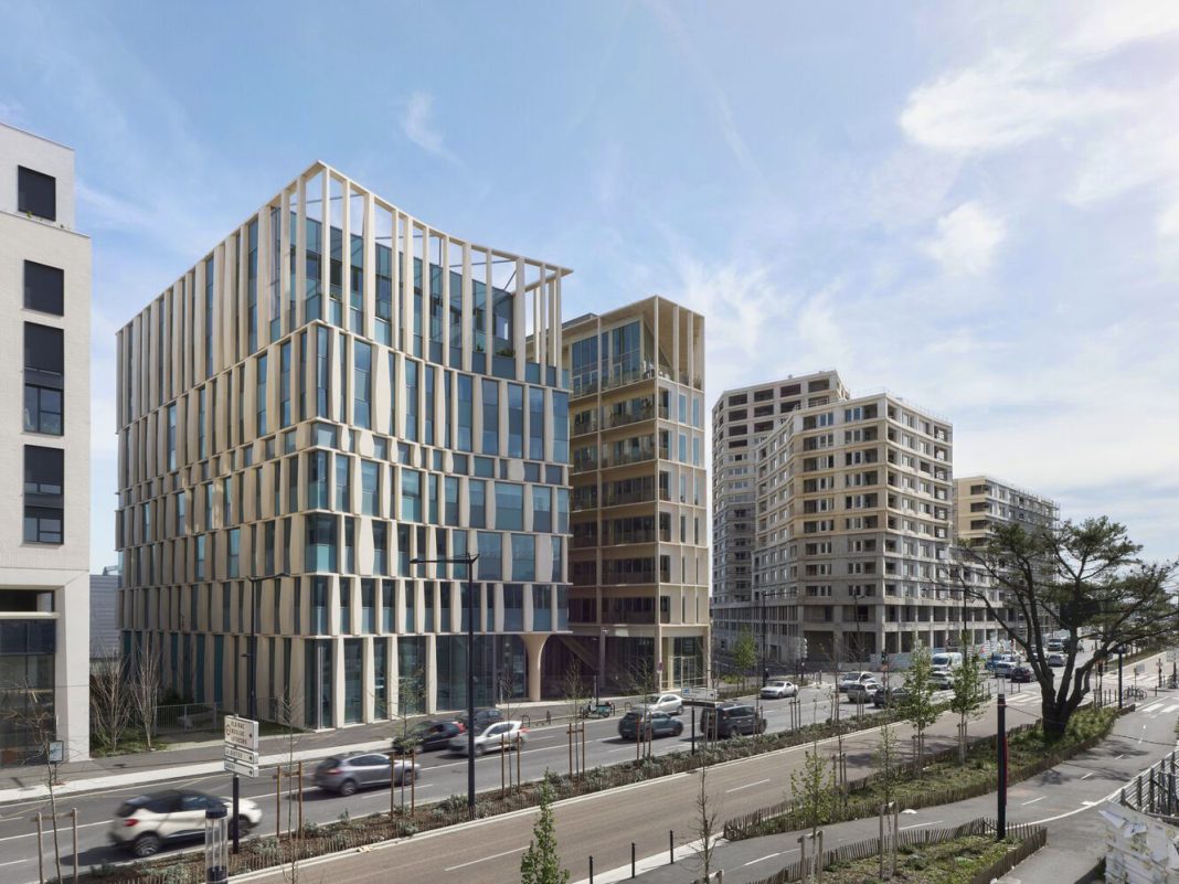 Ark Office Building | Area