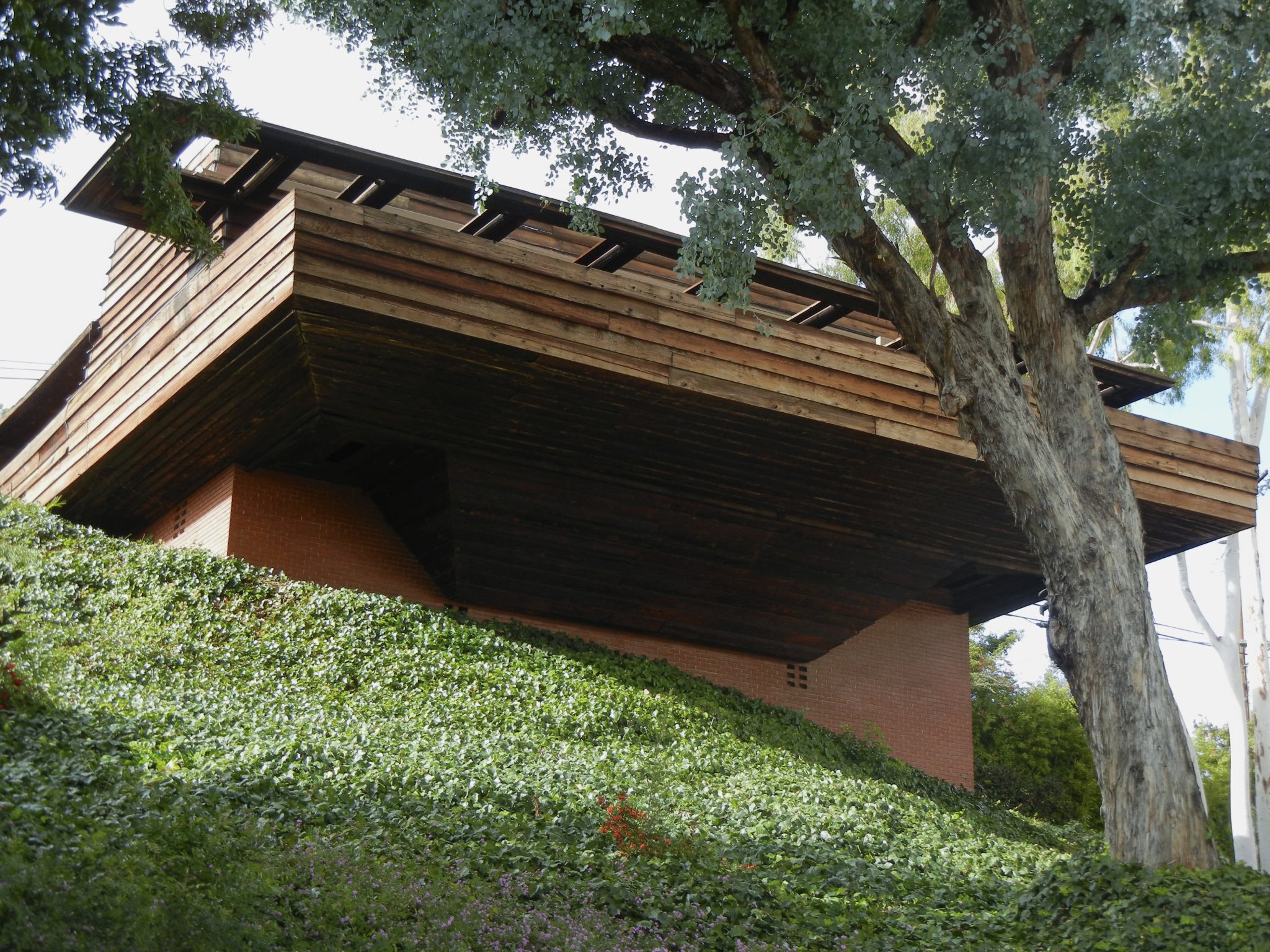 George Sturges House | Area