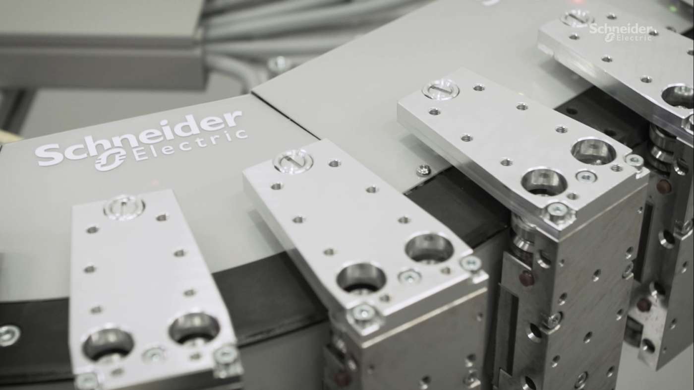 Con il multicarrier Lexium MC12, i sistemi di trasporto sono più flessibili