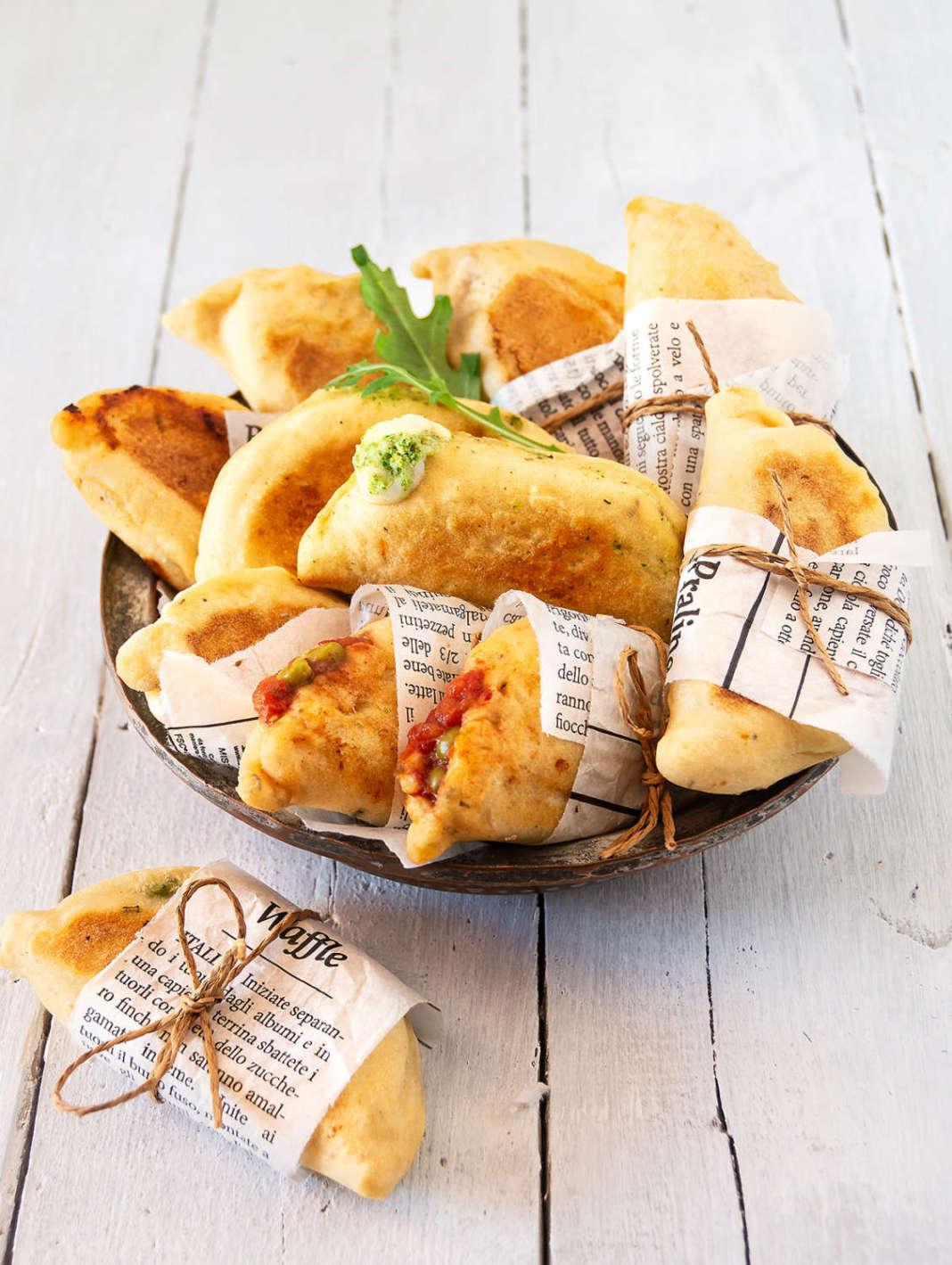 Panzerottini in padella con doppia farcia alla rucola o ai piselli ...