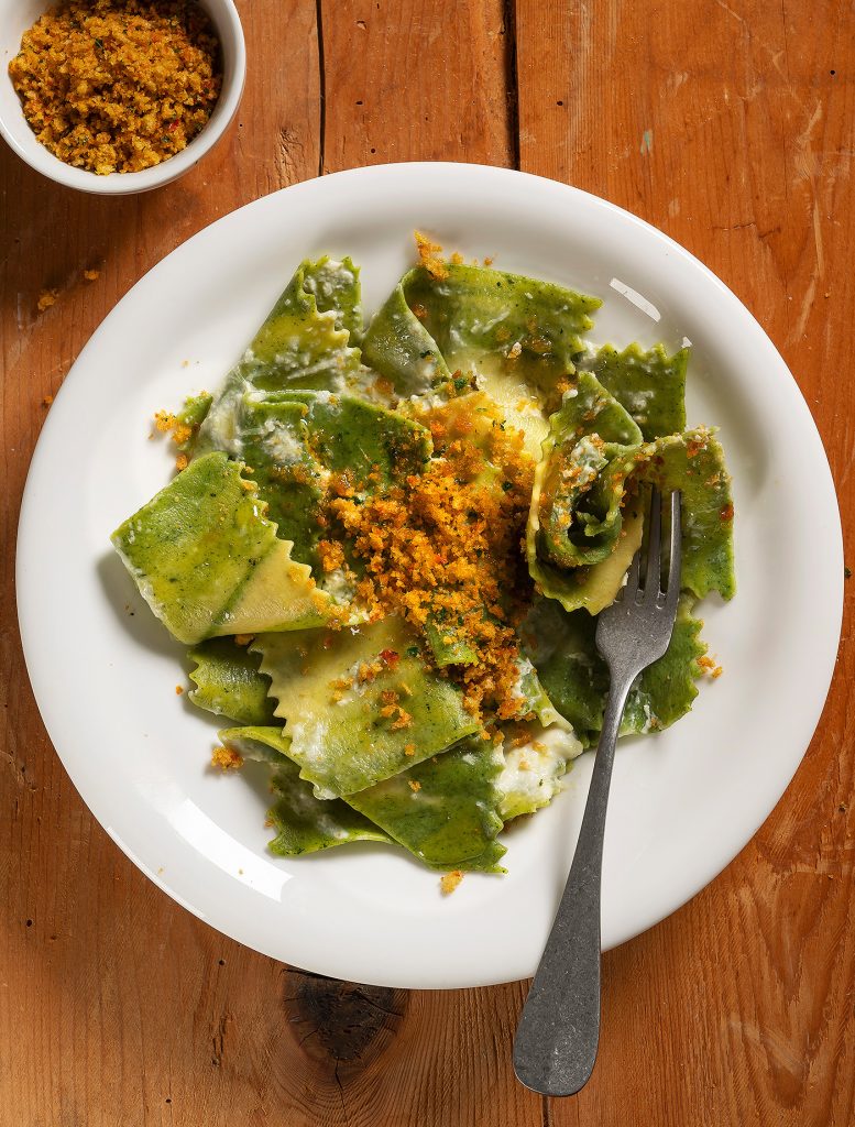 Lasagnette di cavolo nero con crumble mediterraneo - Cucina Naturale
