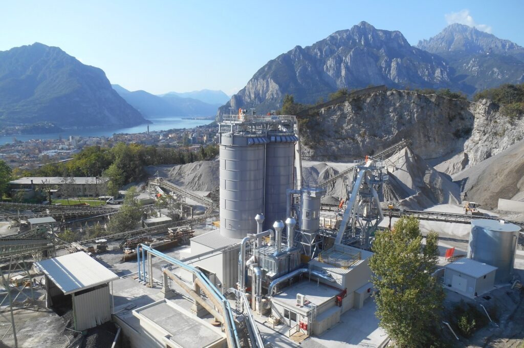 Unicalce. I suoi primi 100 anni e 500 collaboratori - EdiliziaNews