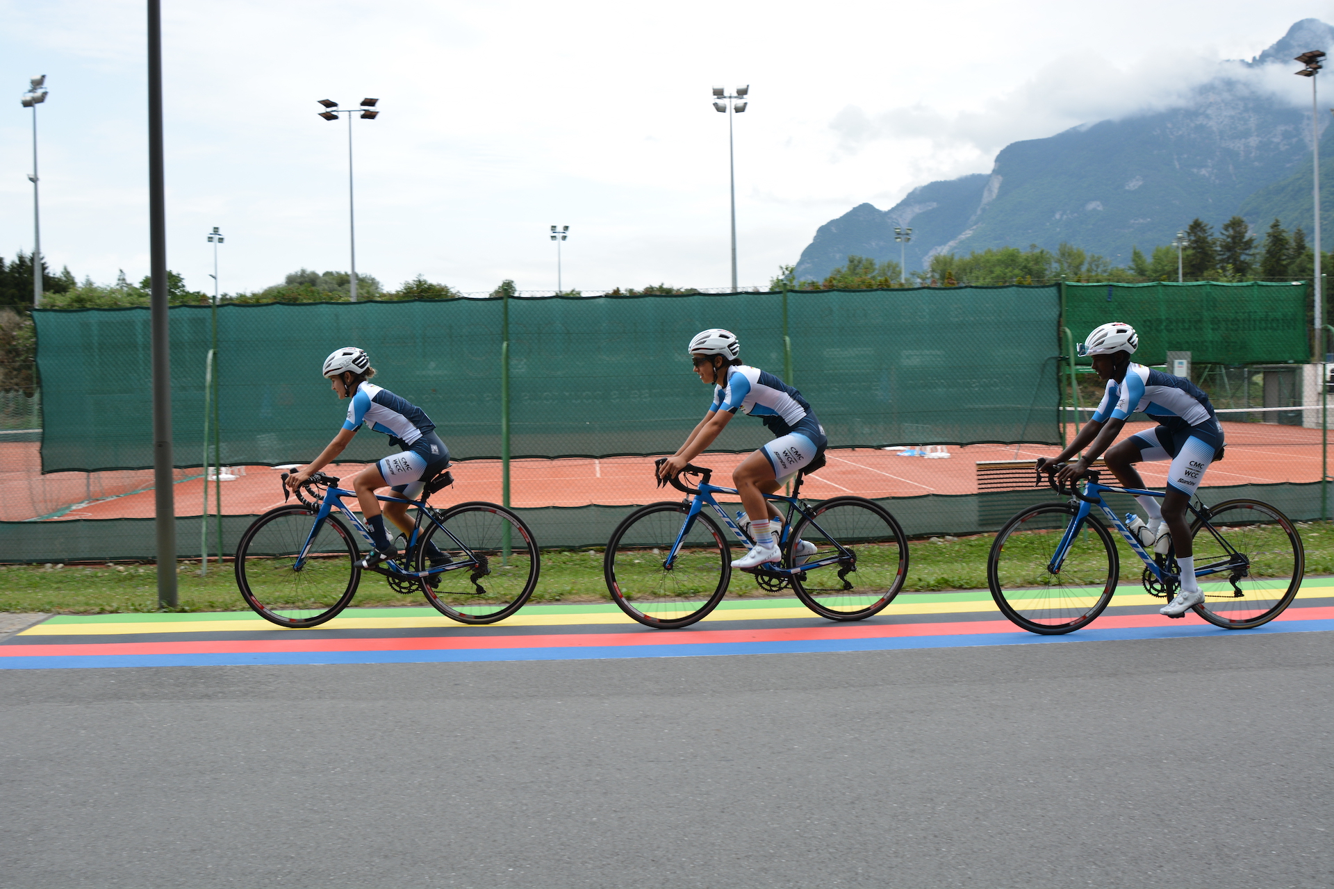 Pista iridata davanti alla sede Uci realizzata con la tecnologia Tns di Mapei - EdiliziaNews