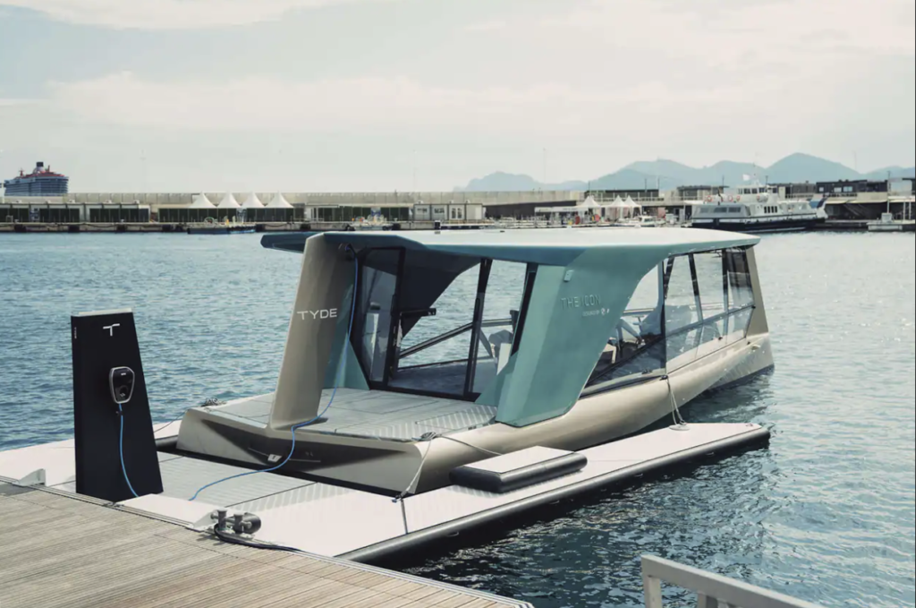 Incoming the electric boat by BMW - Electric Motor Engineering