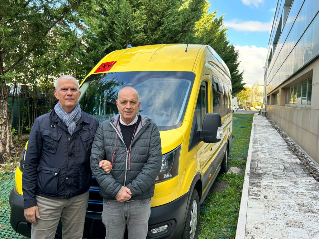 Green Vehicles, electric minibuses in Ancona streets - Electric Motor ...