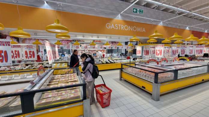 Gallery. Il debutto di Iper Tosano (VéGé) nel milanese