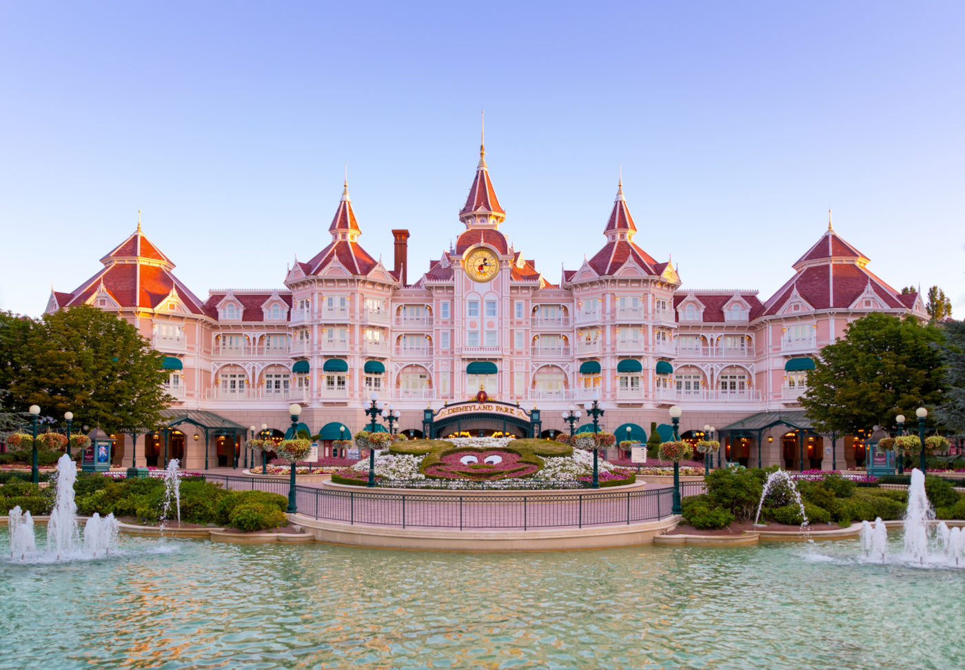 Parigi, riapre il Disneyland Hotel: torna a splendere il cinque stelle ...