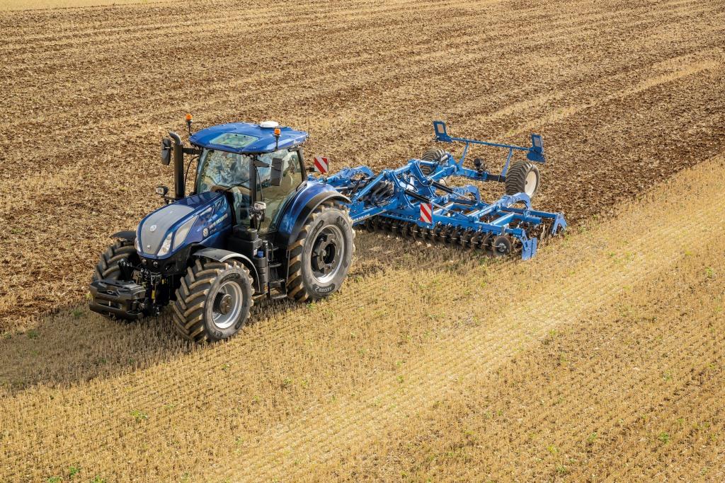 Il nuovo T7.300 iperconnesso - Macchine Agricole