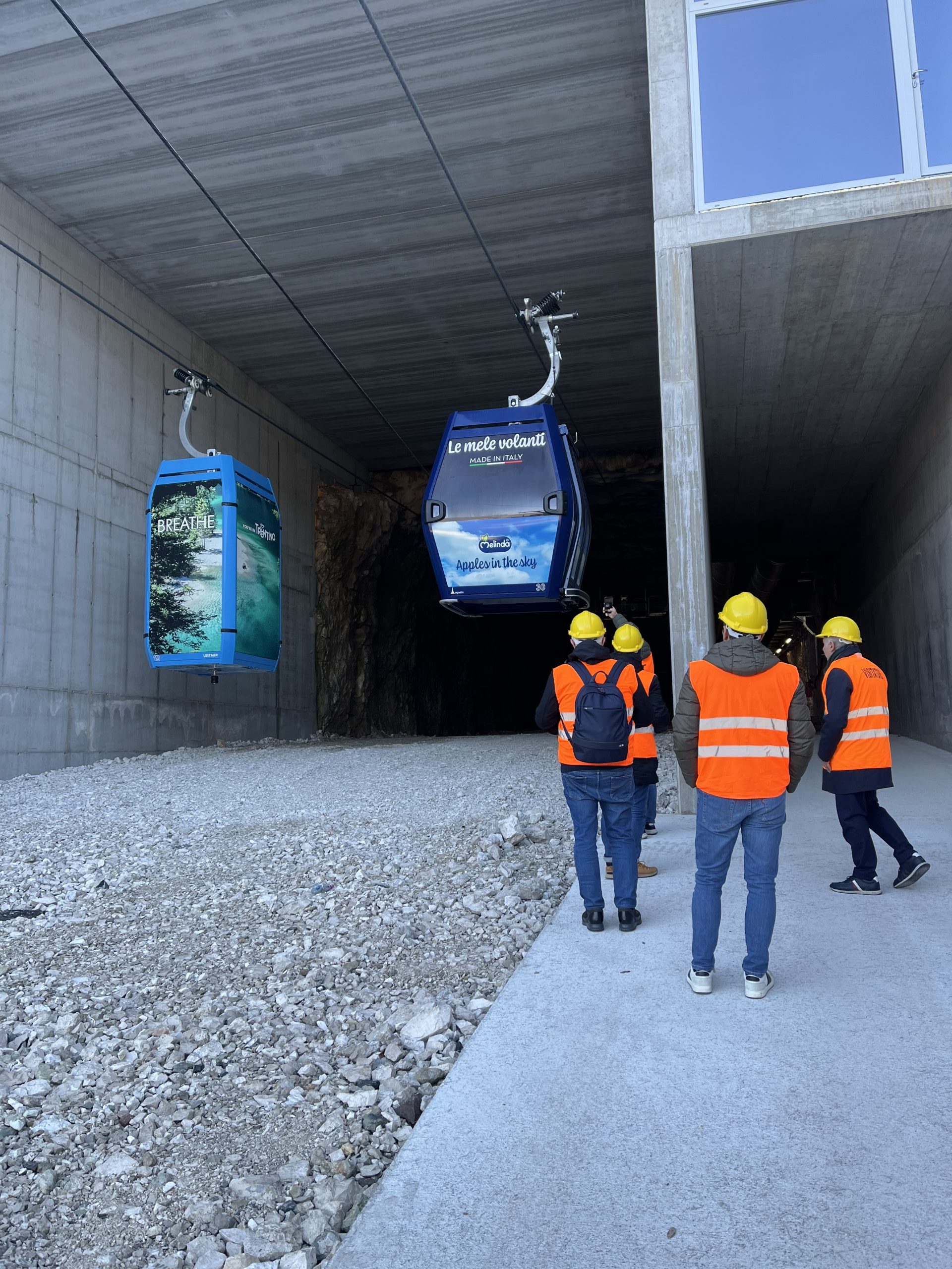In Trentino al via la prima funivia al mondo per il trasporto delle ...