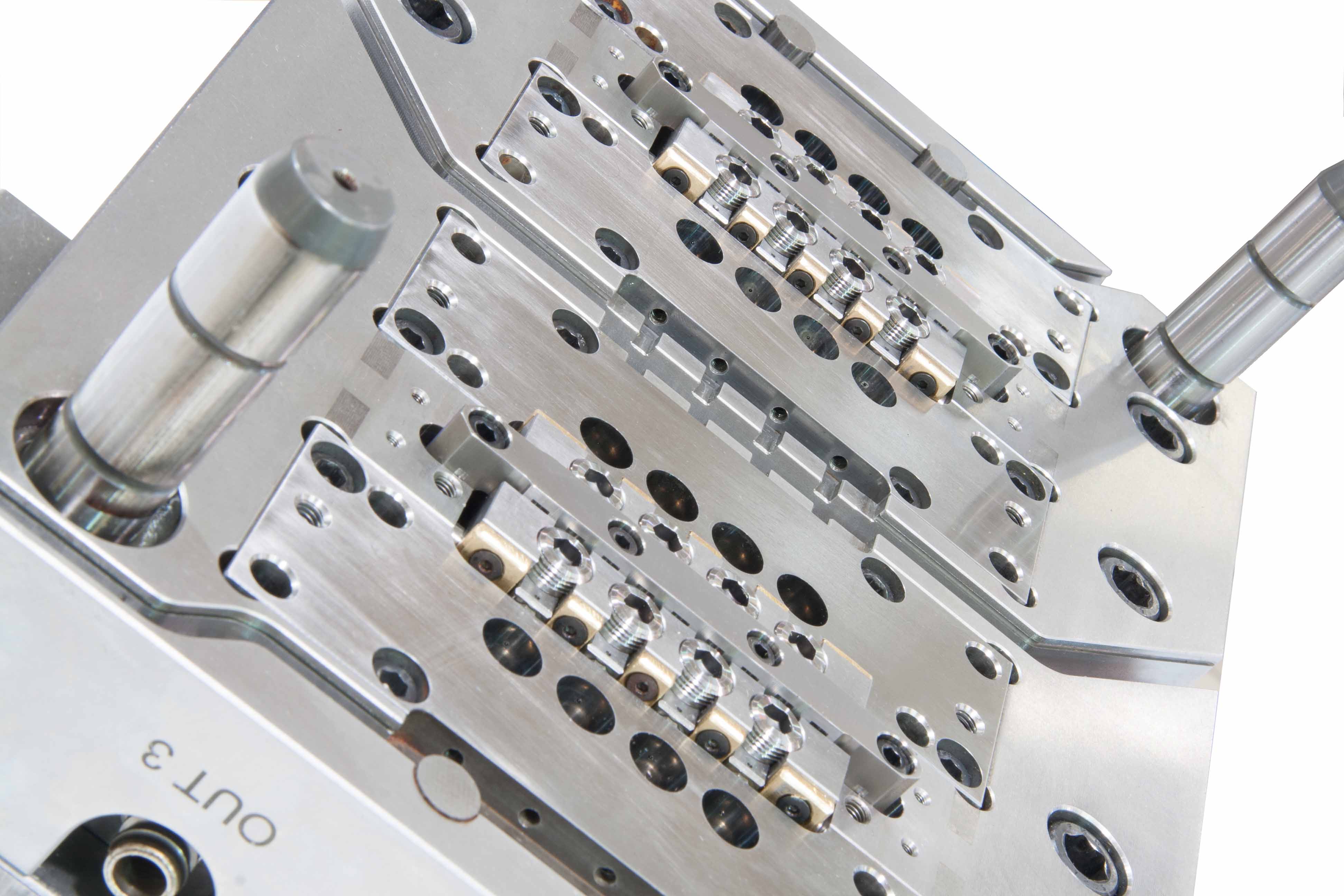 Thermoplay presenta il nuovo ugello a flusso libero per l'iniezione ...