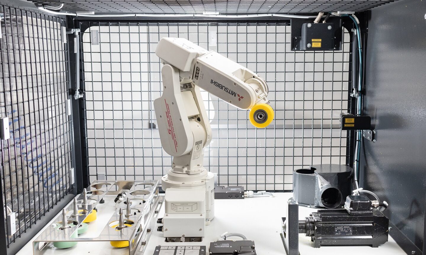 RoboGrinder, la rettificatrice intelligente che automatizza i processi manuali