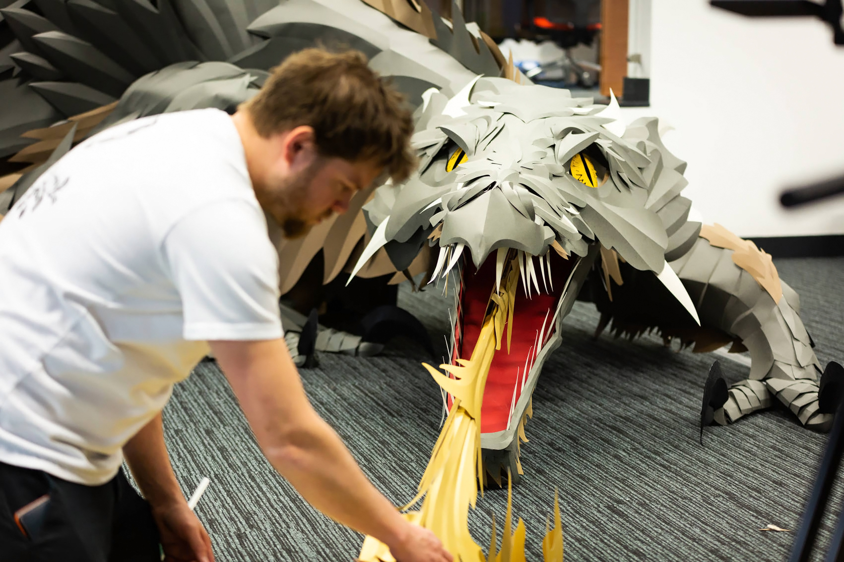 Gigantic paper dragon inspired by Game of Thrones - Paper Industry World