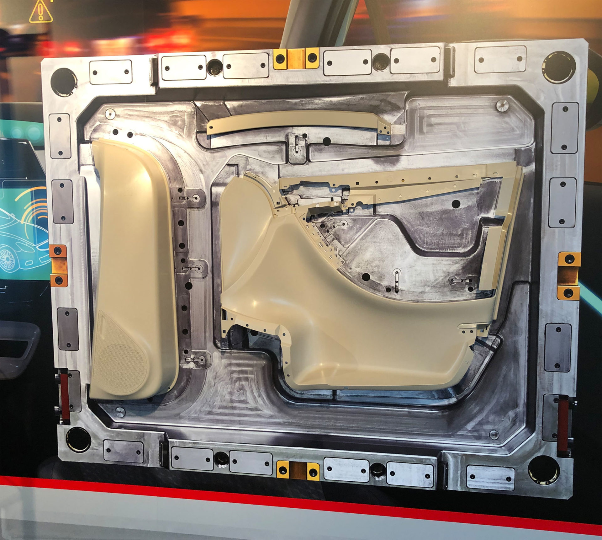 La tecnologia FLEXflow evolve - Plastix