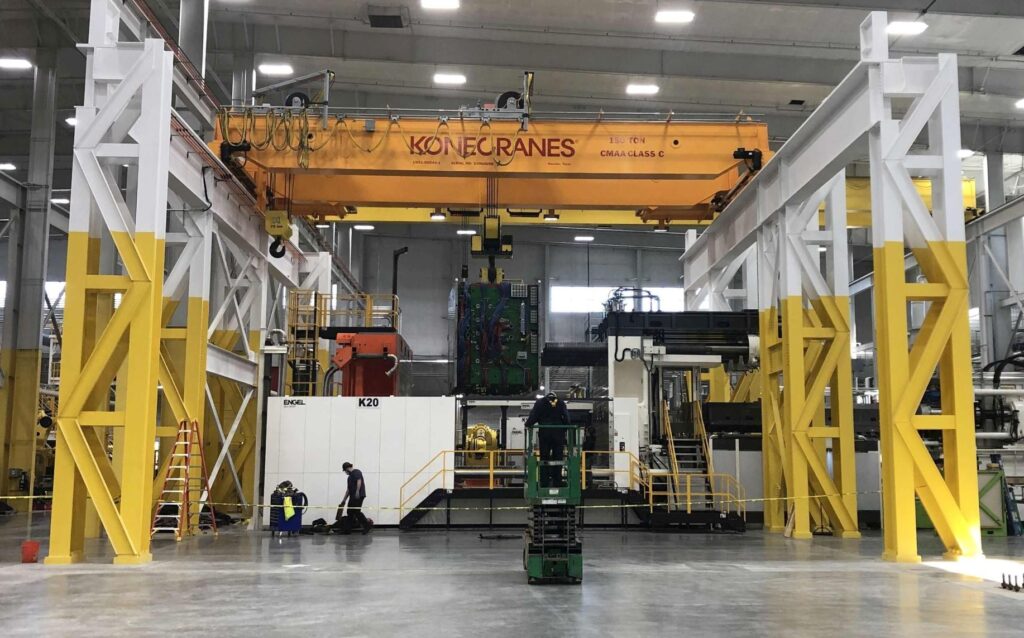 Due presse Engel giganti per il Nord America - Plastix