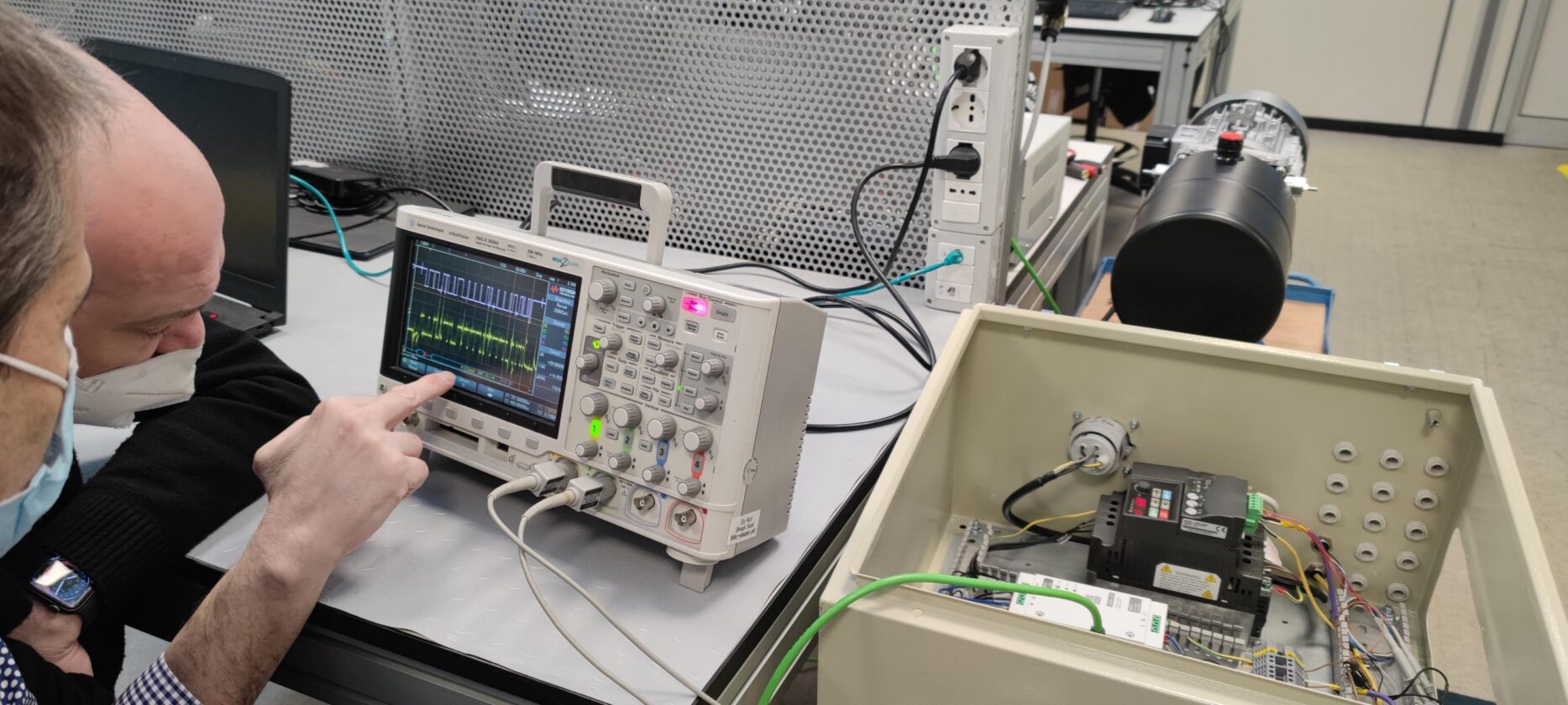 Mechatronics and hydraulics together.Smart Power Unit is a programmable
