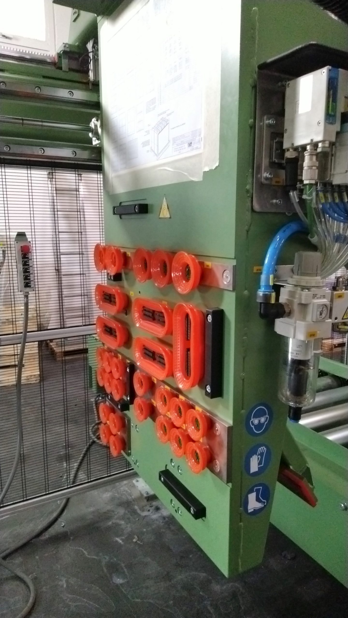 Safe palletising of vehicle batteries