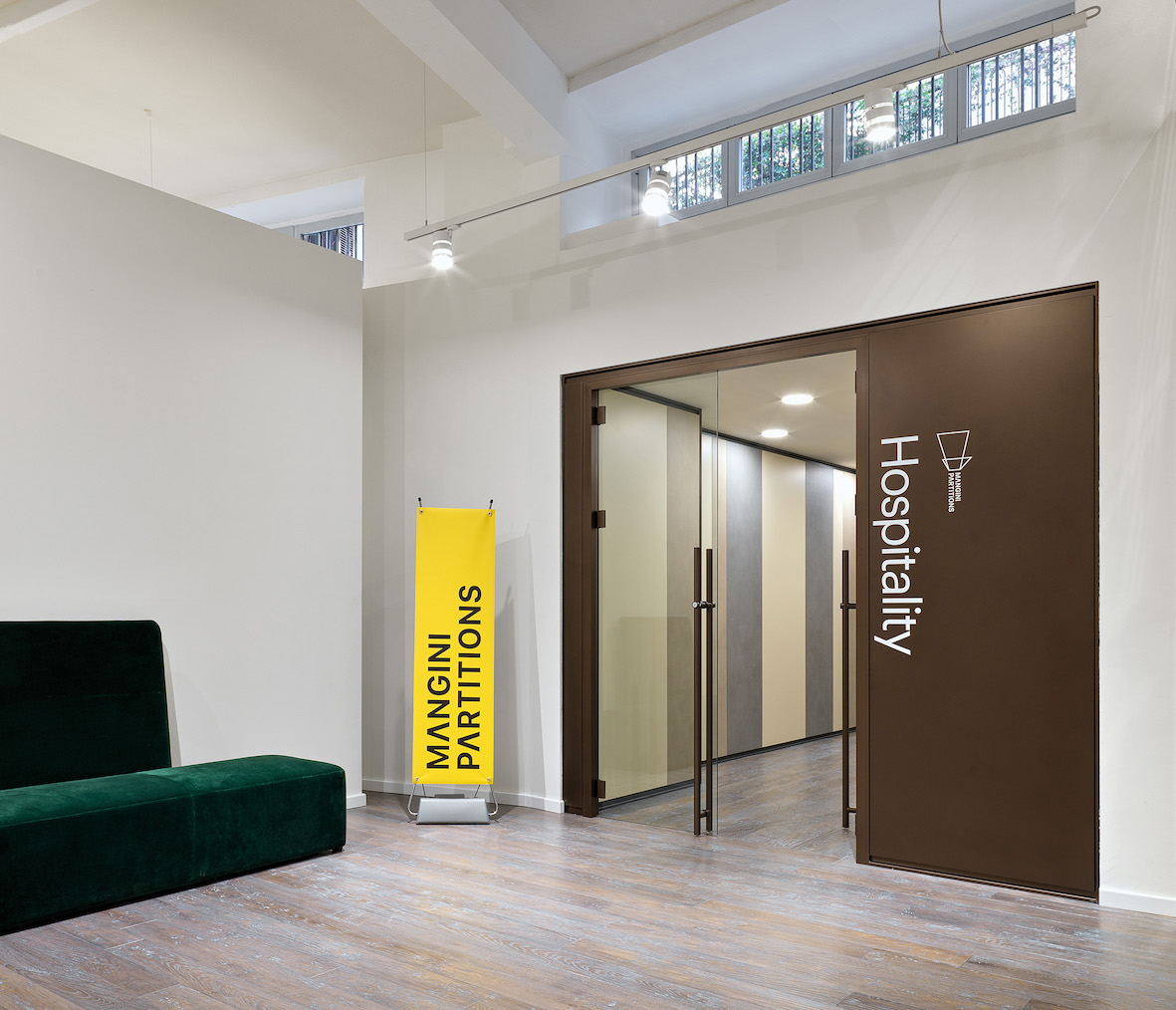 Nuovo showroom a Milano per Mangini partitions - Serramenti design e ...