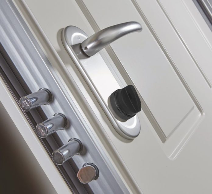 Il defender magnetico per la serratura della porta blindata